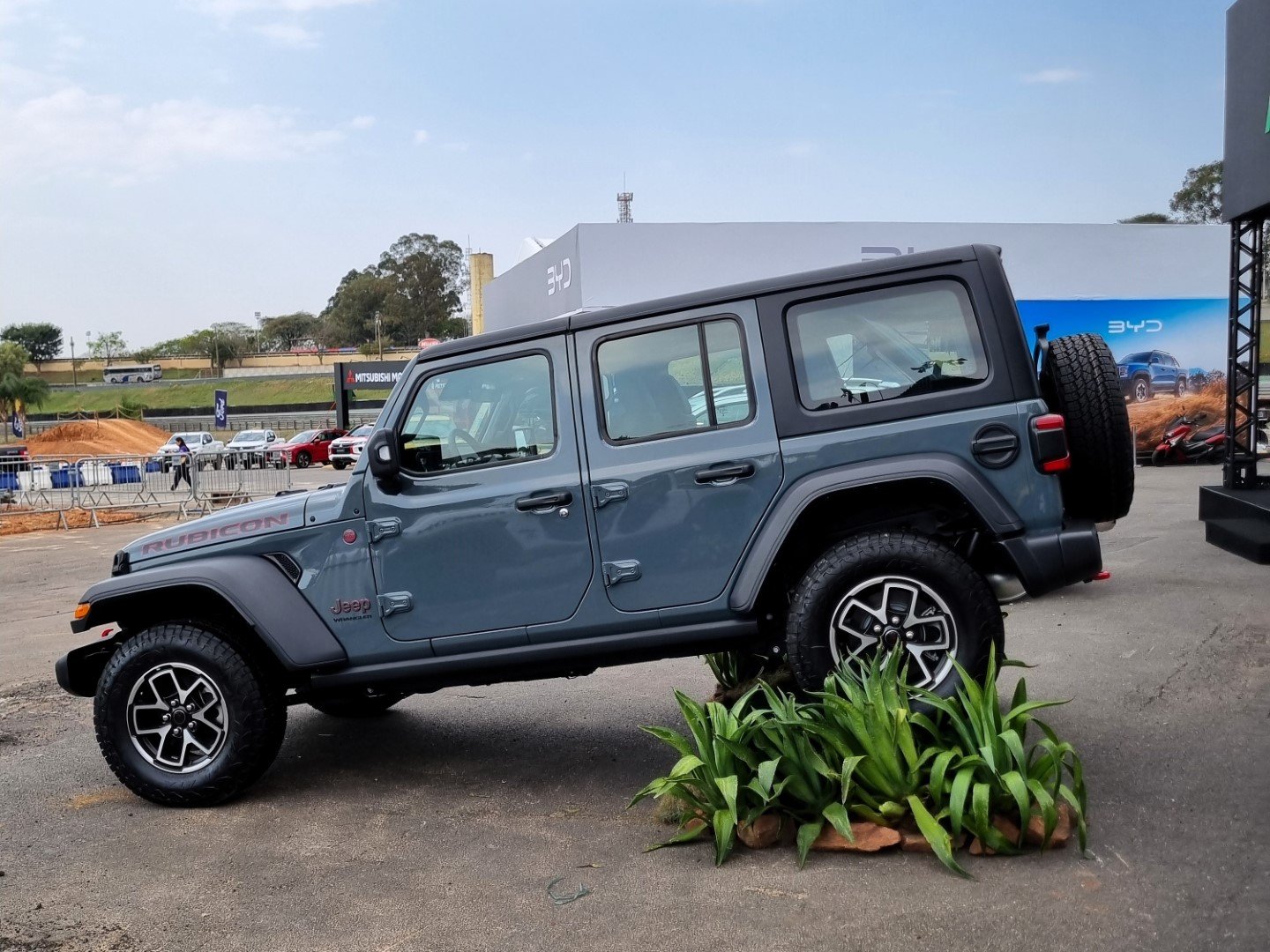 Novos Jeep Wrangler e Gladiator 2025 no Brasil - TMoto